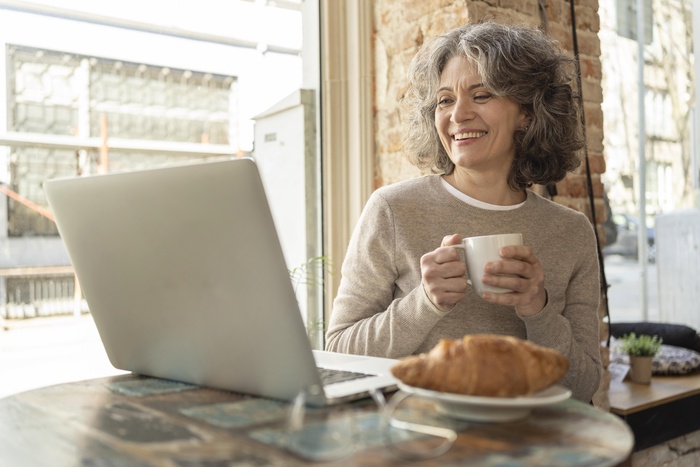 Dating Over 50: Connecting Mature Singles at Senior Match