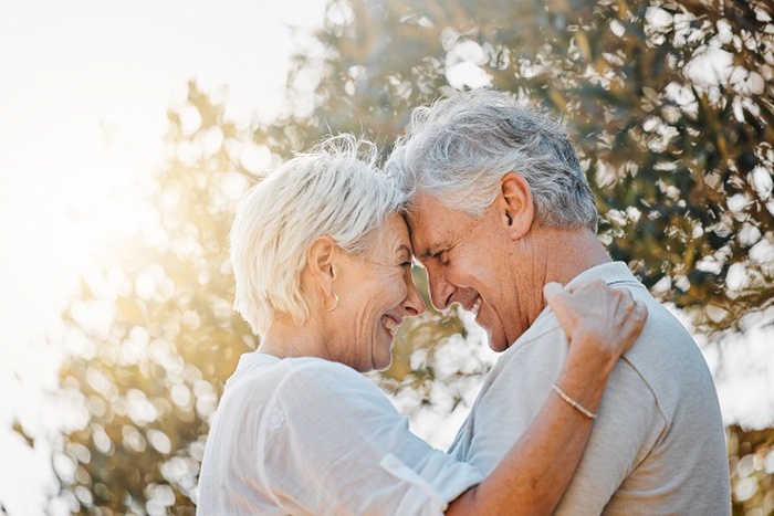 Overcoming Barriers in Senior Online Dating for True Love