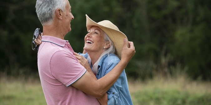 3 Essential Tips for Senior Dating Conversations