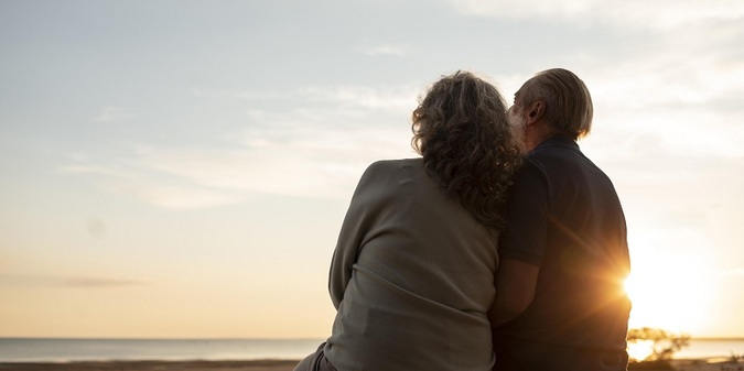 How to Write a Senior Dating Profile That Attracts Love and Companionship