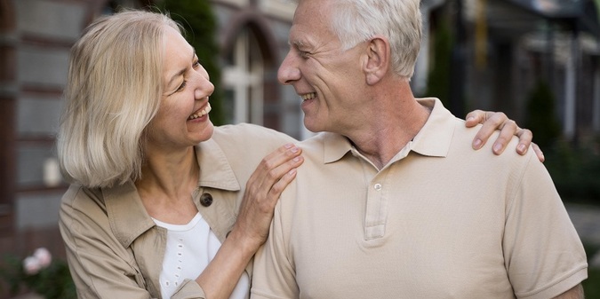 Signs an Older Man Over 50 Likes You: How to Read His Signal