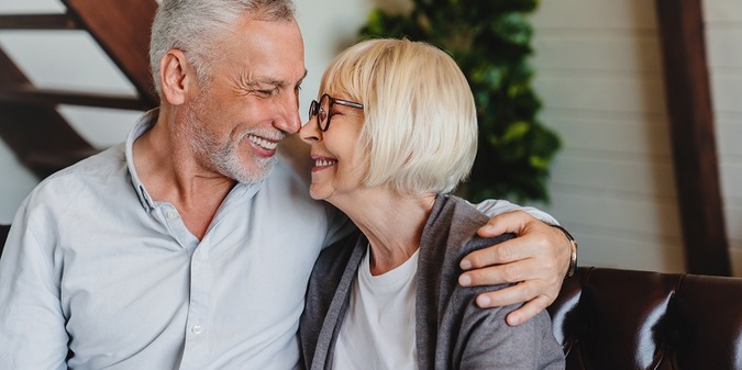 Dos and Don'ts of Texting and Calling for Singles Over 60 | Mature ...