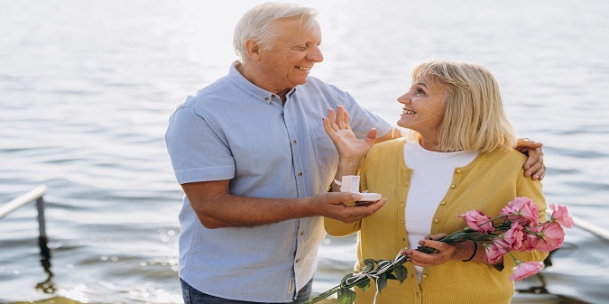 AI Voice Scams in Online Dating: Seniors Stay Safe