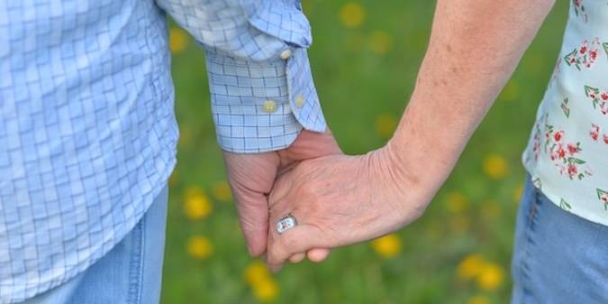 Signs A Widow Is Ready To Date - Widow Dating Tips