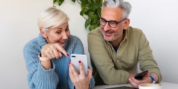 A Senior's Guide to Spotting a Fake Profile on Senior Dating