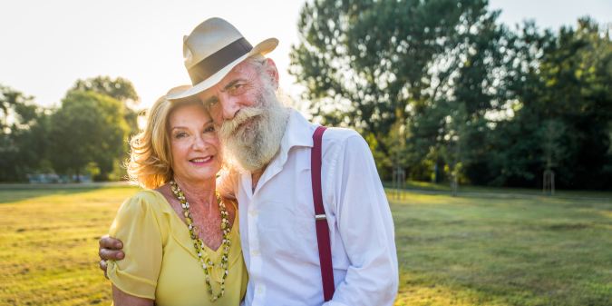 How Seniors Safely Navigate Online Dating: Online to Offline