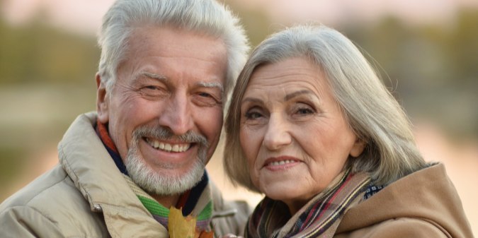 How Widows Over 50 Can Navigate Dating: Key Factors & Tips